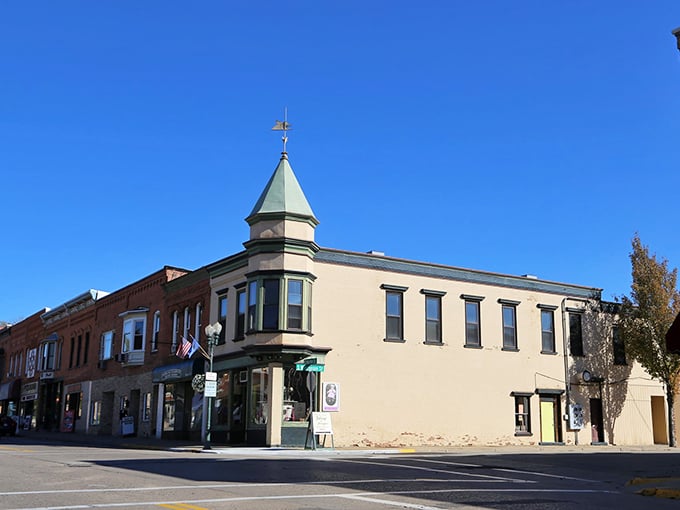 Strolling these sidewalks is like walking through a movie set. Half expect Jimmy Stewart to come around the corner shouting, "Merry Christmas, Bedford Falls!"