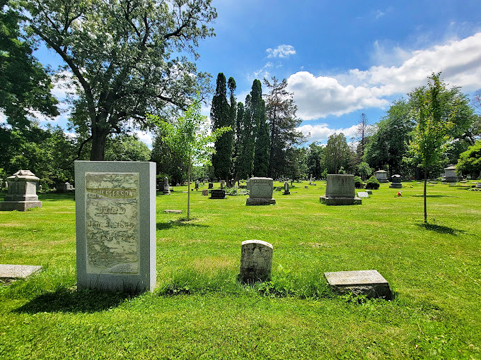 Where the elite meet to... rest in peace! This cemetery is so posh, I half expect to see ghosts in tuxedos floating around.