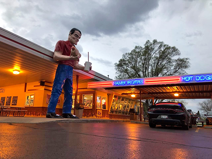 Holy hot rods, Batman! Gus's is where the '50s live on in technicolor glory.