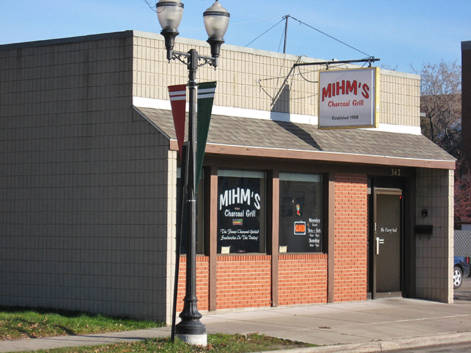 Mihm's Charcoal Grill: Unassuming on the outside, flavor explosion on the inside. It's the Clark Kent of burger joints!
