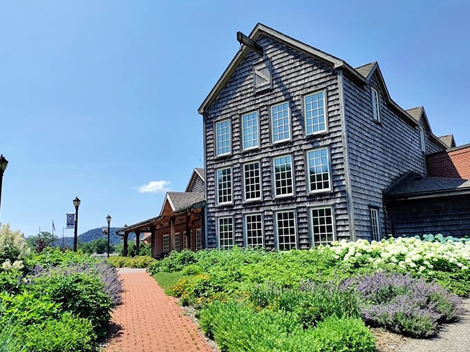 Landlocked but not artlocked! This museum brings the sea to the prairie with masterpieces that would make Poseidon proud.