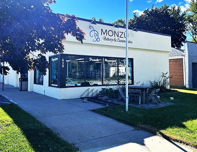 Sleek, chic, and oh-so-sweet! Monzu Bakery is where modern design meets timeless flavor. It's the iPhone of pastry shops.