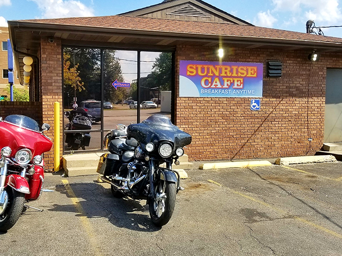 Rise and shine at Springfield's breakfast haven! Sunrise Cafe: where biscuits and gravy are a religious experience and coffee cups runneth over.