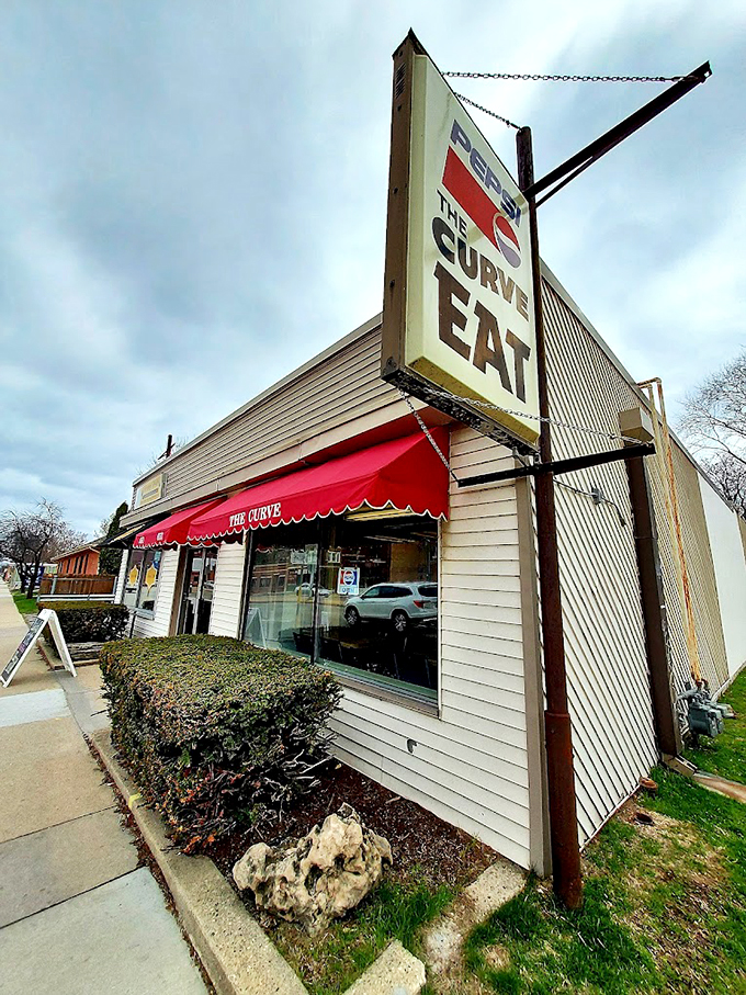 Madison's culinary curveball! This unassuming spot proves it's hip to be square (or in this case, curved).