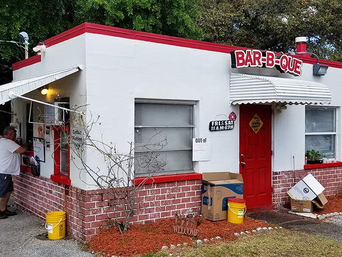 Blink and you might miss it, but your taste buds won't forgive you! Eli's proves good things come in small, sauce-covered packages.