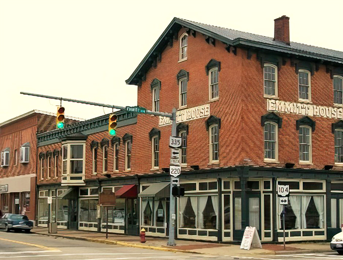 Check-in for the history, stay for the haunts! This brick beauty has been Waverly's hotspot for both the living and the long-departed since 1861.