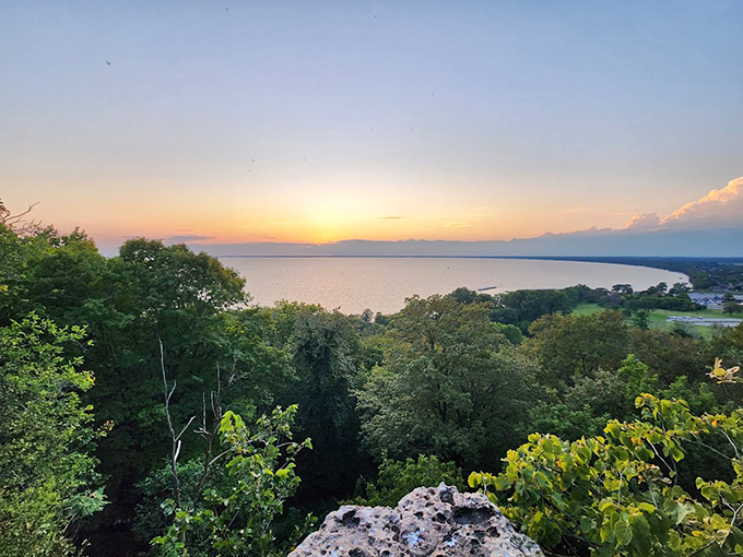 Lake views for days! This park offers a bird's-eye perspective that'll make you feel like you've sprouted wings.