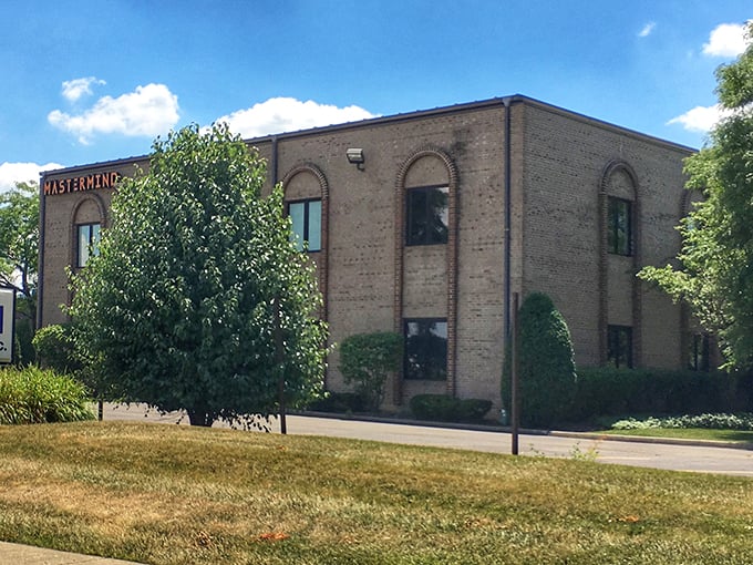 "Mastermind's fa&ccedil;ade is as mysterious as a politician's tax returns. What secrets lie behind those arched windows?"