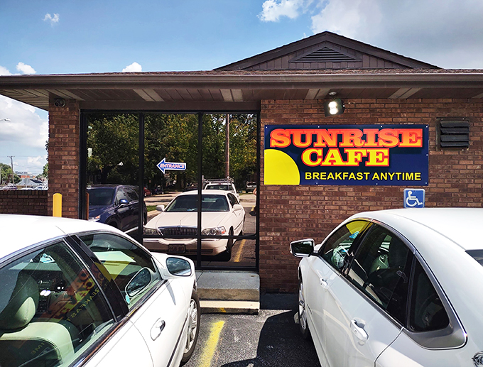 Motorcycle parking and mammoth meals! Sunrise Cafe fuels both bikes and bellies with hearty fare that'll kickstart your day into high gear.