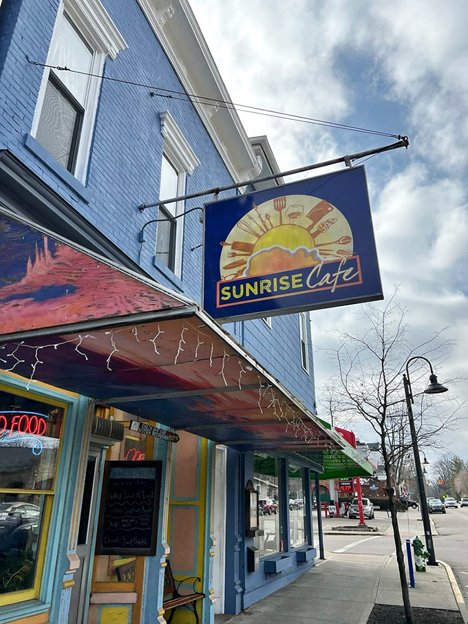 Artsy vibes and tasty bites! Sunrise Cafe proves that breakfast can be a masterpiece, served with a side of Yellow Springs charm.