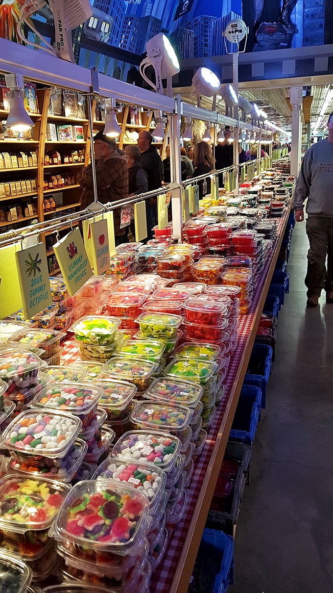 Diabetes, beware! This candy cornucopia is enough to make even Willy Wonka do a double-take. Sweet dreams are made of these!