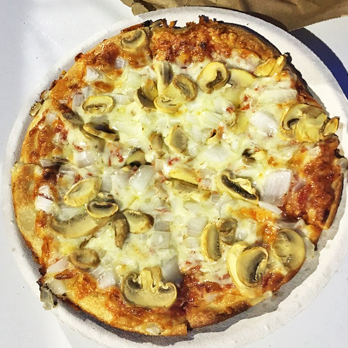 Who knew fungi could be so fun? This mushroom and onion pizza is a real fun guy pleaser. 
