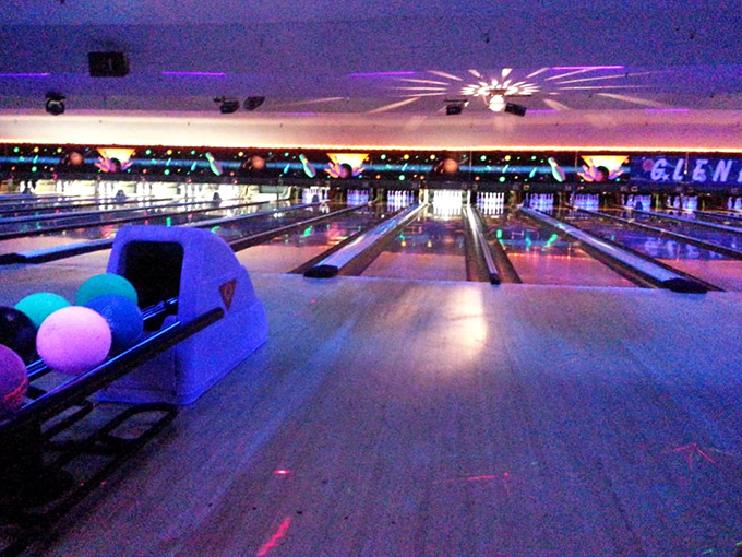 Cosmic bowling transforms these lanes into a magical light show that would make Vegas proud.
