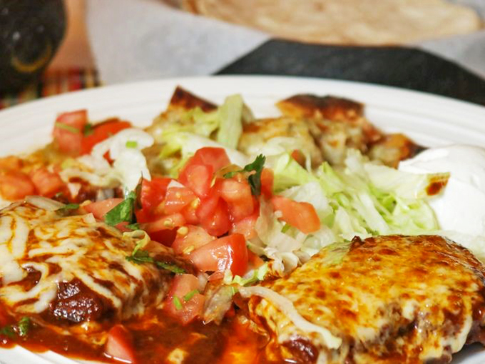 Sizzling fajitas arrive in a cloud of steam, accompanied by the kind of beans that make you forget about counting carbs.