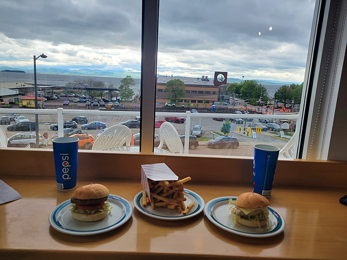 Who ordered the side of breathtaking scenery? At Burlington Bay, every meal comes with a complimentary slice of Vermont beauty. 