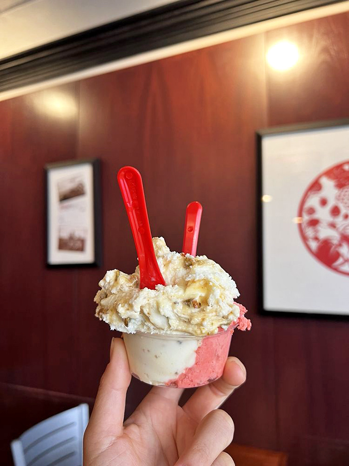 Simple elegance in white, these twin servings prove sometimes the classics are all you need for pure happiness.