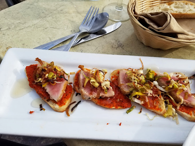 Tuna tataki teasers that'll make your taste buds tango! These bite-sized beauties are like a flavor-packed conga line for your mouth.