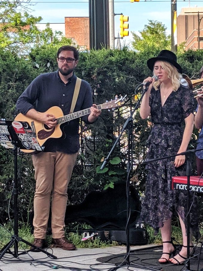 Who needs a jukebox when you've got live tunes? These musicians serve up melodies as smooth as The Whitney's cr&egrave;me br&ucirc;l&eacute;e.