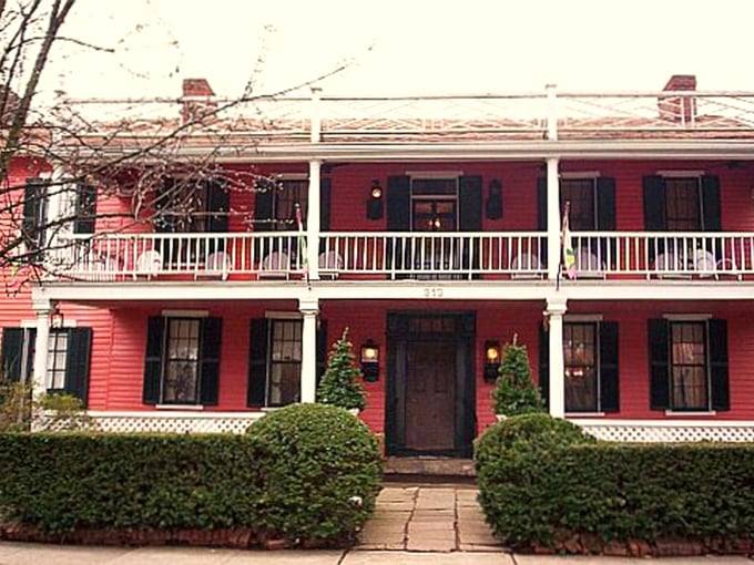 Two centuries of hospitality&mdash;for guests of all corporeal states! The Buxton Inn proves that some visitors just can't bear to check out.