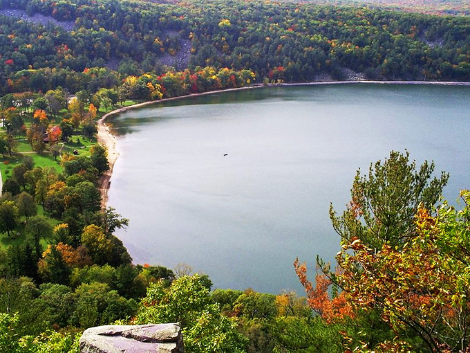 Nature's own infinity pool! Surrounded by quartzite cliffs, this glacial lake is a slice of paradise in the heart of Wisconsin.