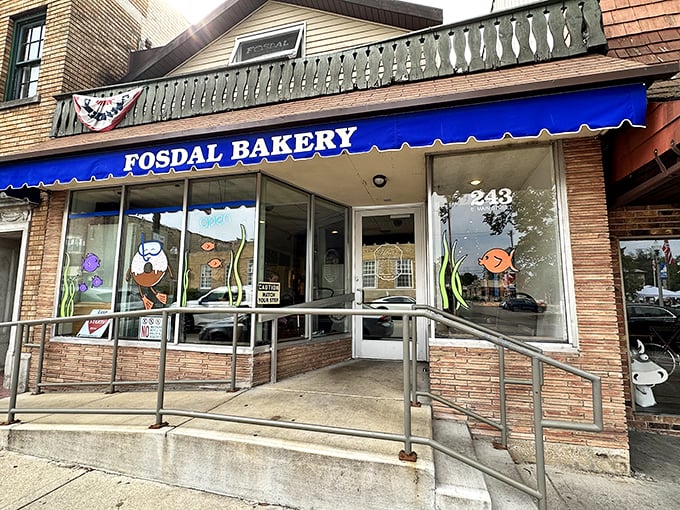 Stars, stripes, and everything nice! Fosdal's patriotic charm is as American as apple pie &ndash; and their cinnamon rolls.