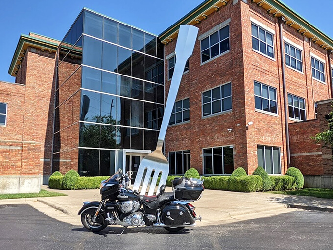 Springfield's utensil could tackle a whole cow. Talk about a 'forking' good time!