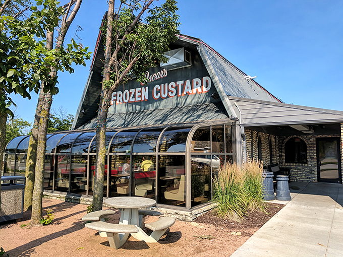 Oscar's: Where custard dreams are born. This place looks like it was designed by someone who really, really loves frozen treats.