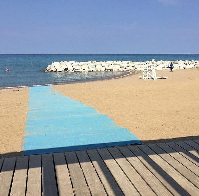 Award-winning design meets Mother Nature's best work. It's the beach equivalent of a smart home &ndash; beautiful, functional, and makes you feel fancy. 