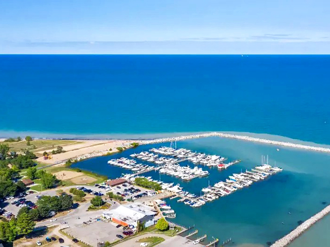 Lexington's waterfront &ndash; where every day feels like a vacation, even for the locals. Photo credit: Thumb Wind