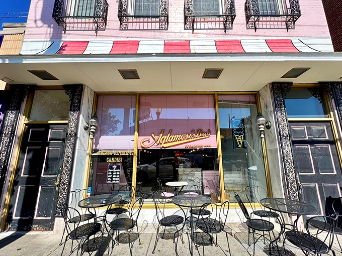 Scooping since 1908, it's like the Downton Abbey of ice cream parlors. Indulgence with a side of elegance.