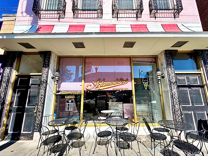 Scooping since 1908, it's like the Downton Abbey of ice cream parlors. Indulgence with a side of elegance.