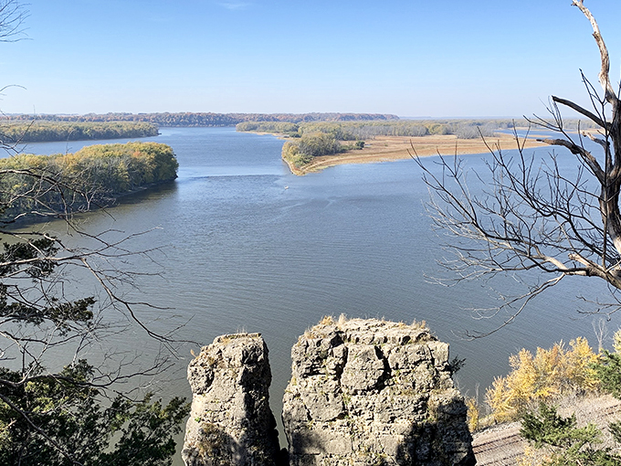 Bluffs that offer a bird's eye view of the Mighty Mississippi. It's like being on top of the world, Midwest edition. 