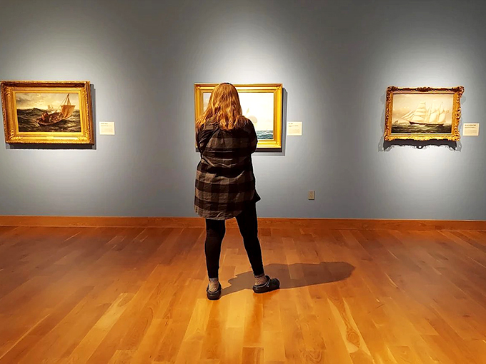 Three ships, three stories, one captivating display. It's like a maritime version of "The Three Tenors," but with less opera and more "ooh-la-la!"