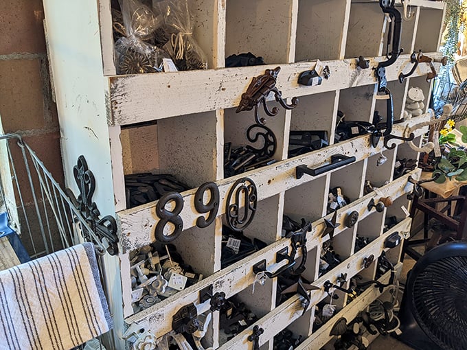 Calling all aspiring blacksmiths! These iron numbers are perfect for giving your mailbox that "medieval chic" look.