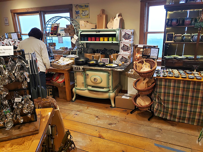 Vintage kitchenware that'll make you want to channel your inner Julia Child. Bon app&eacute;tit, darling!