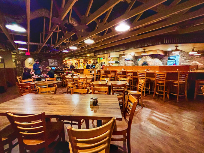 From date night to "great night": Fat Olives' atmosphere is the perfect backdrop for making memories... and maybe a few pizza-related decisions.