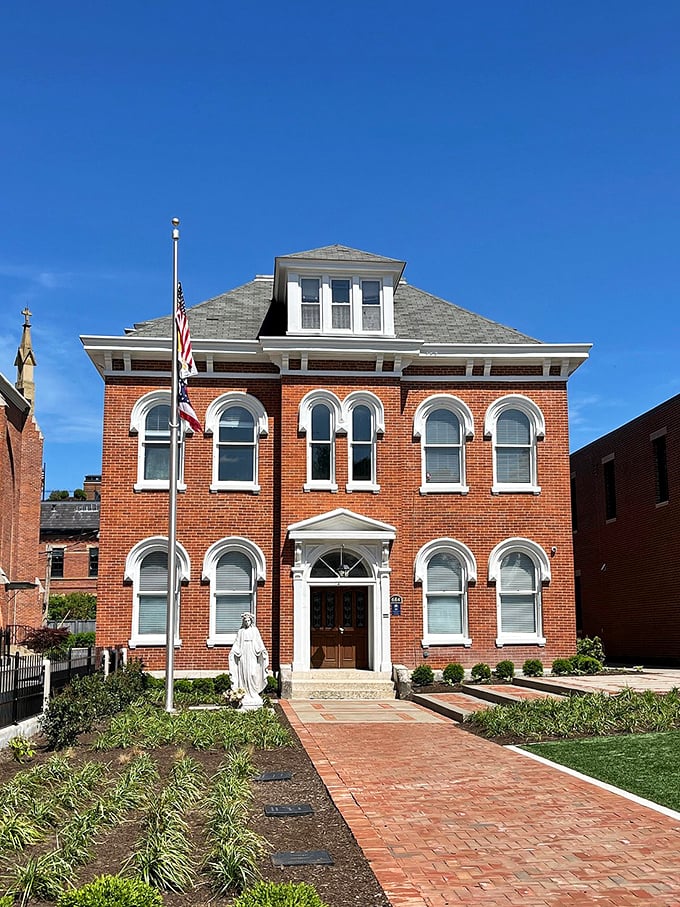 This isn't just a house; it's a slice of American history with a German accent. Notice the stars and stripes mingling with old-world charm?