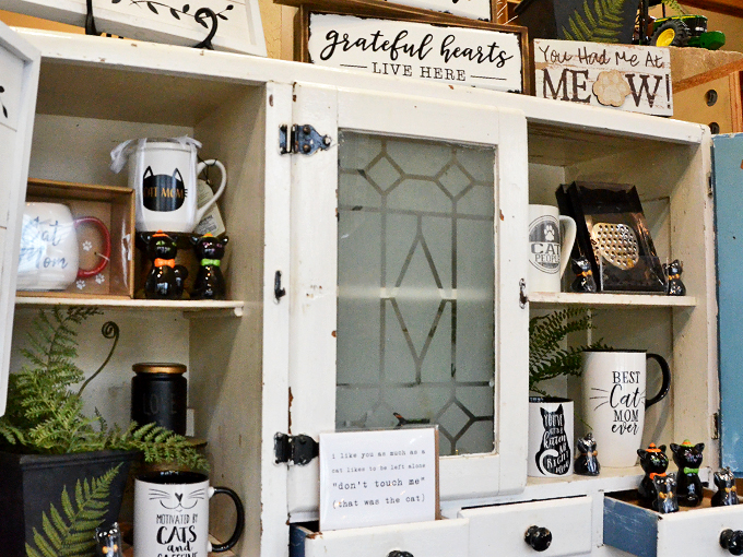 Calling all crazy cat people (guilty as charged)! This feline-themed merchandise is the cat's meow. Meow-velous, even.