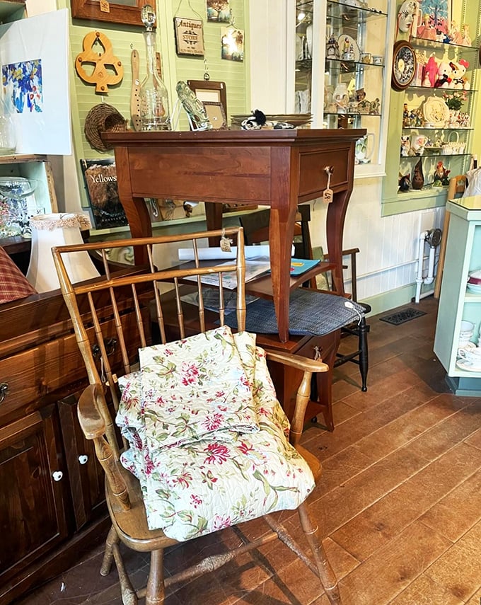 Rustic charm meets lived-in love. This wooden ensemble has more character than a small-town diner on a Sunday morning.