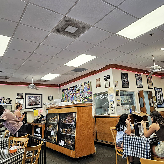From bagels to Broadway, this decor is a feast for the eyes. It's like your favorite deli got a Tony Award makeover!