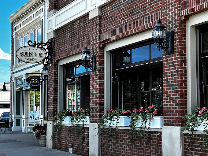 Cafe Sant&eacute;: Where brick walls whisper tales of culinary adventures, and every meal feels like a mini European getaway. No passport required!