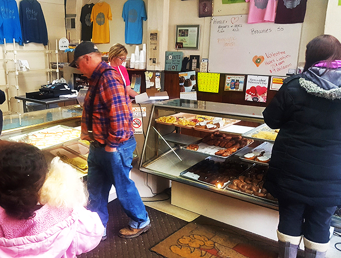 Step into sweetness! Hinkley's interior is a no-frills wonderland where the star attractions are the pastries, and everyone's invited to the show.