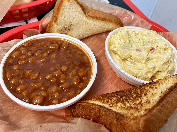 Simple pleasures done right! Golden toast and hearty beans - proof that sometimes, the classics are all you need.