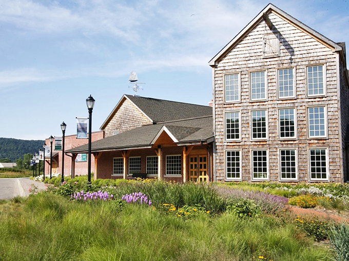 Who needs the coast? The Minnesota Marine Art Museum proves great nautical art can thrive in the heartland.
