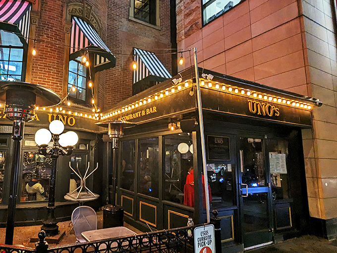 Uno's corner spot is like the popular kid in school &ndash; everyone knows it, and for good reason. Deep-dish history in every bite!