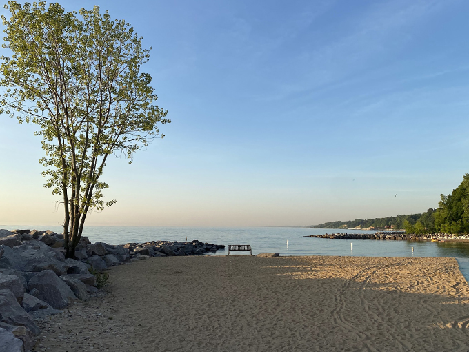 Nature's own breakfast show, serving up spectacular views with a side of serenity. Early birds get the worm and the best Instagram shots.