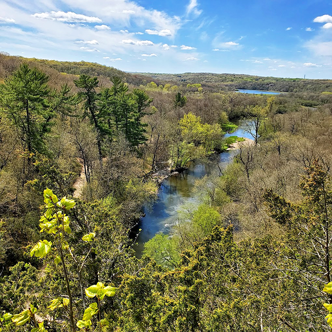 Mother Nature's grand amphitheater, where every season puts on a different show. Those rolling hills could give San Francisco a run for its money!