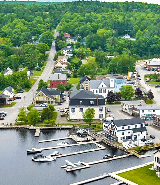 gorgeous lakeside town maine FTR