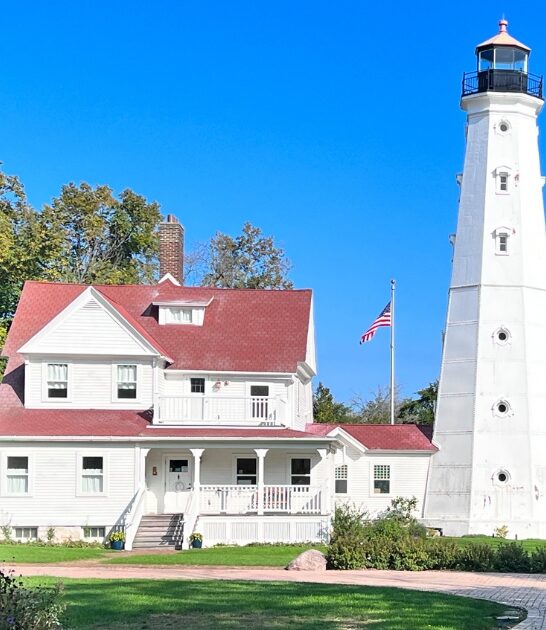 historic lighthouses wisconsin ftr