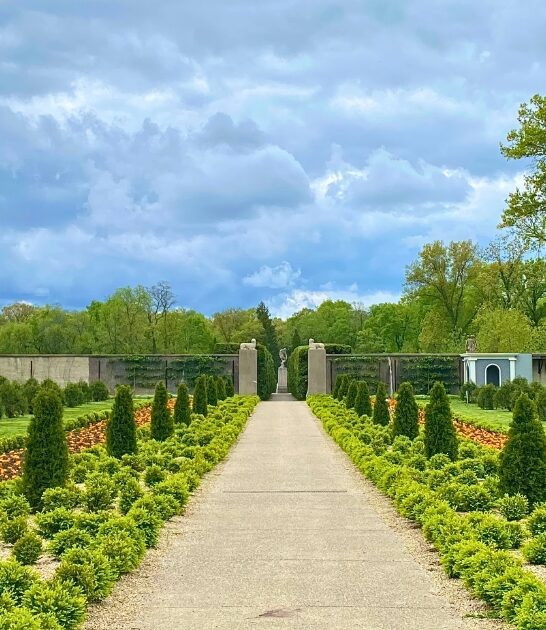 postcard worthy gardens illinois ftr